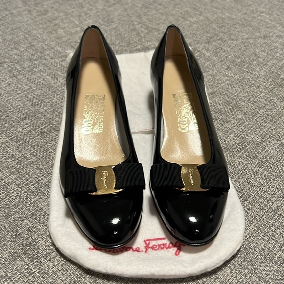 Salvatore Ferragamo | Shoes | Vintage Salvatore Ferragamo Black Flats ...
